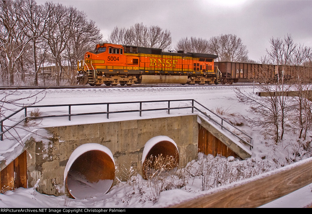 BNSF 5004 - Rear DPU on U-CMGEAP0-07